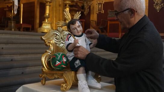 El Niño Jesús de la catedral de Ciudad de México también juega el ...