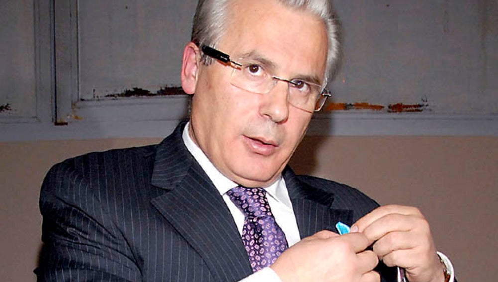 El juez Garzón presenta una demanda para sacar los restos de Franco y ...