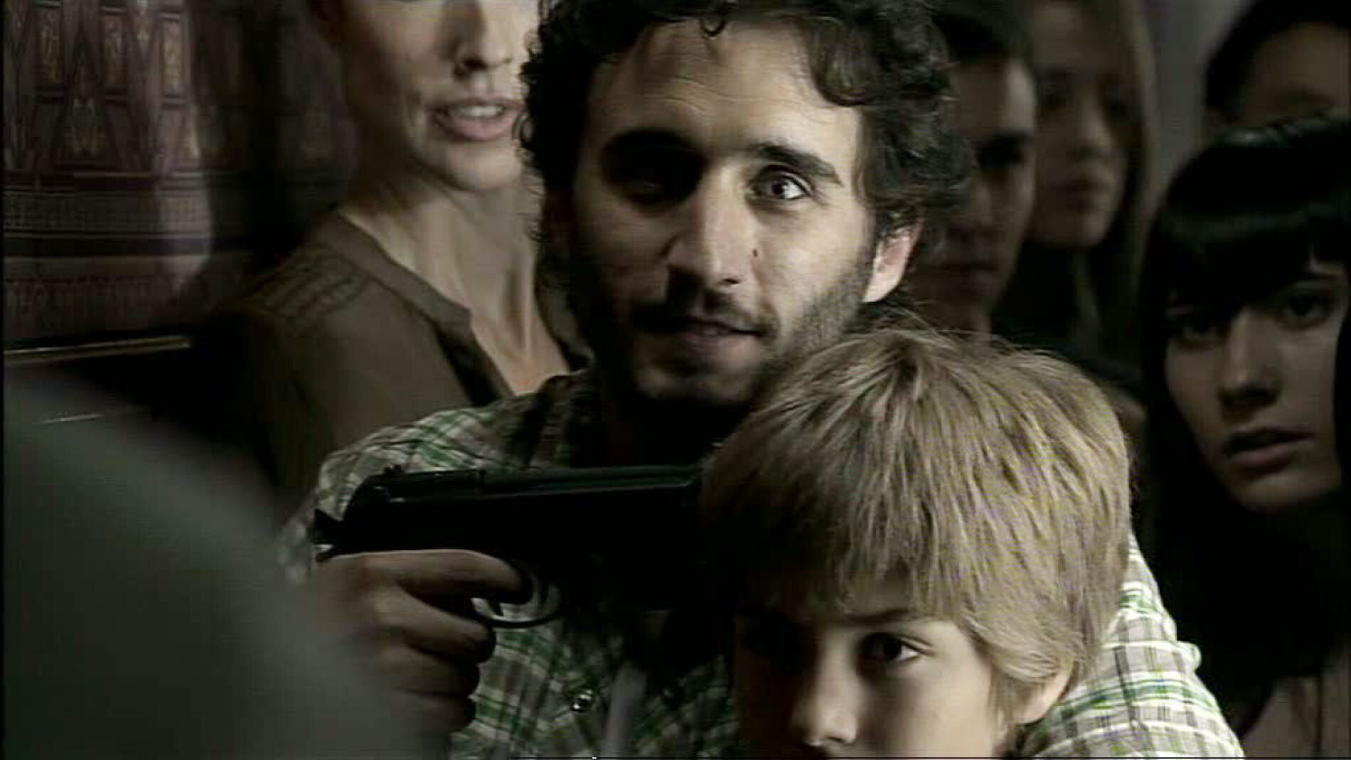 Los infectados salen de la sala de aislamiento