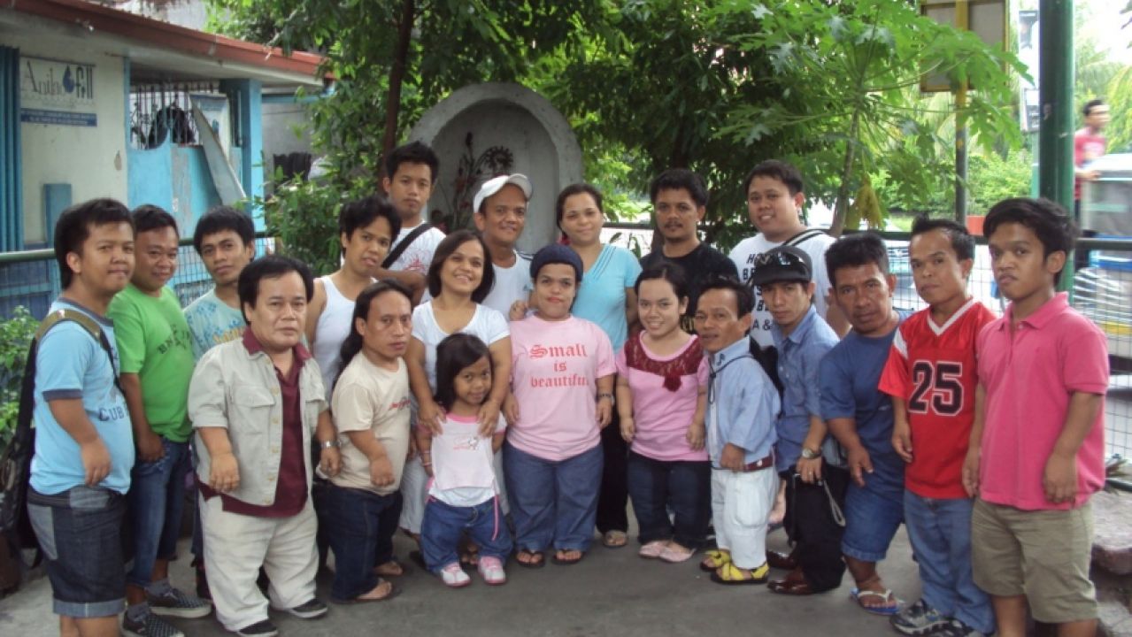 Una asociación de enanos filipinos planea un poblado a su medida en Manila
