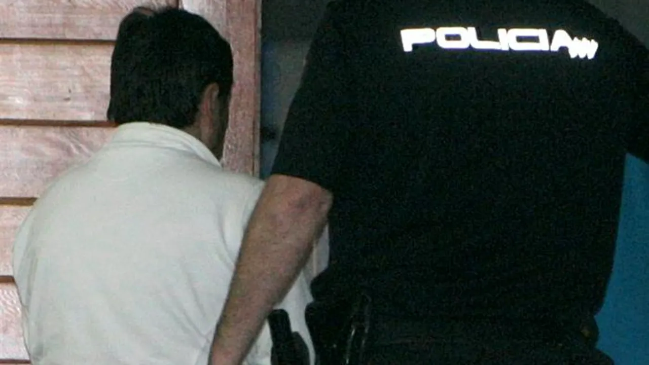 Prisión Provisional Y Sin Fianza Para El Autor Del Robo Del Códice Su