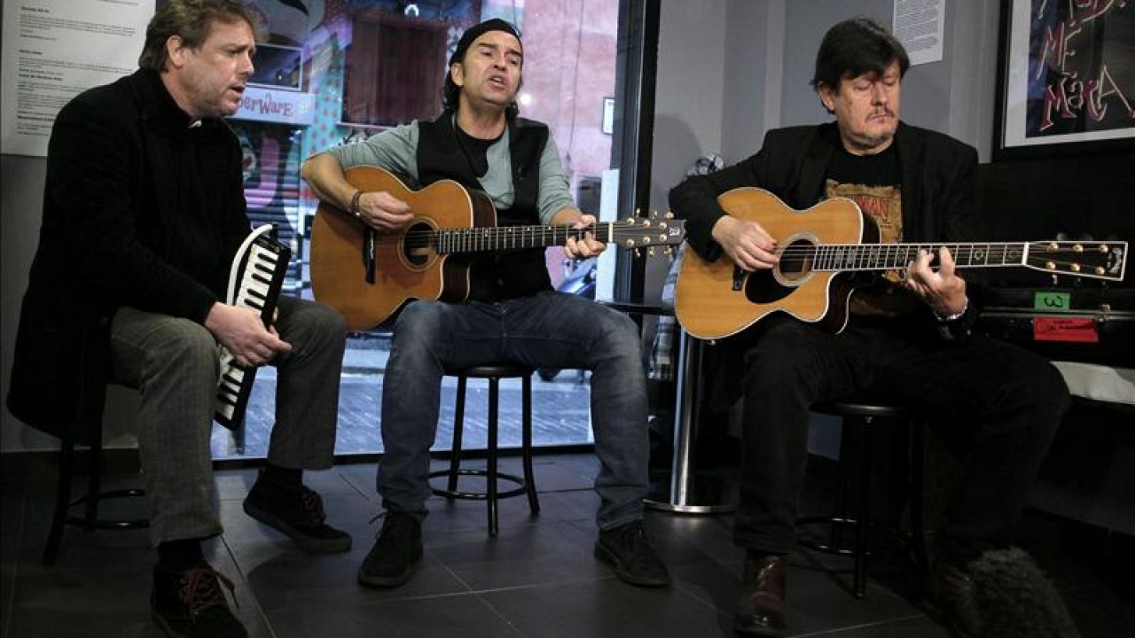 Los Secretos repasan sus 30 años de 'historia musical'