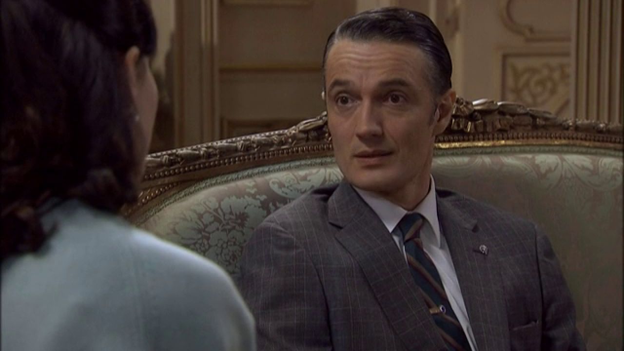 Inés pregunta a Arturo si está enamoradi de Inés