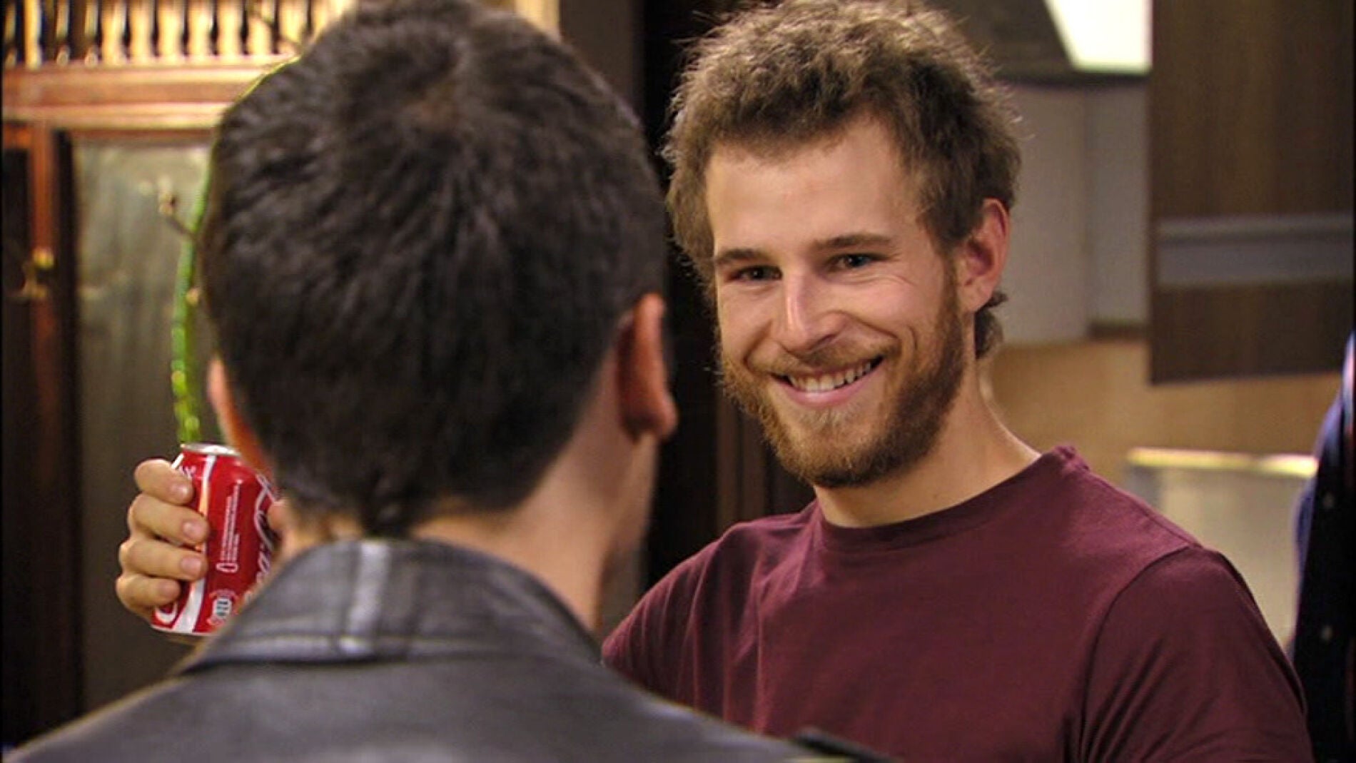 Joel confiesa a sus amigos que es un hombre lobo