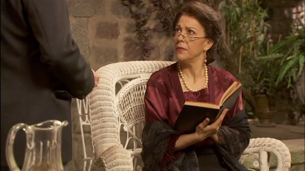 Raimundo amenaza a Francisca con acabar con ella si insiste en rechazar ...