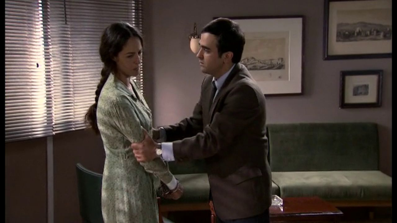 Roberta pide a Tomás que no la espere