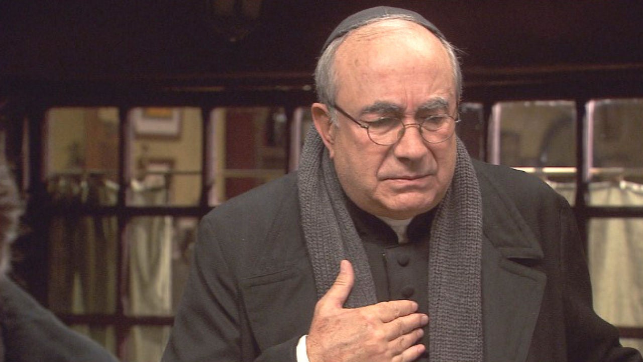 Don Anselmo se encuentra muy débil de salud