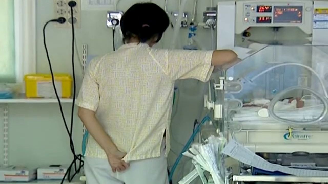 Nace el primer bebé con ADN de tres progenitores