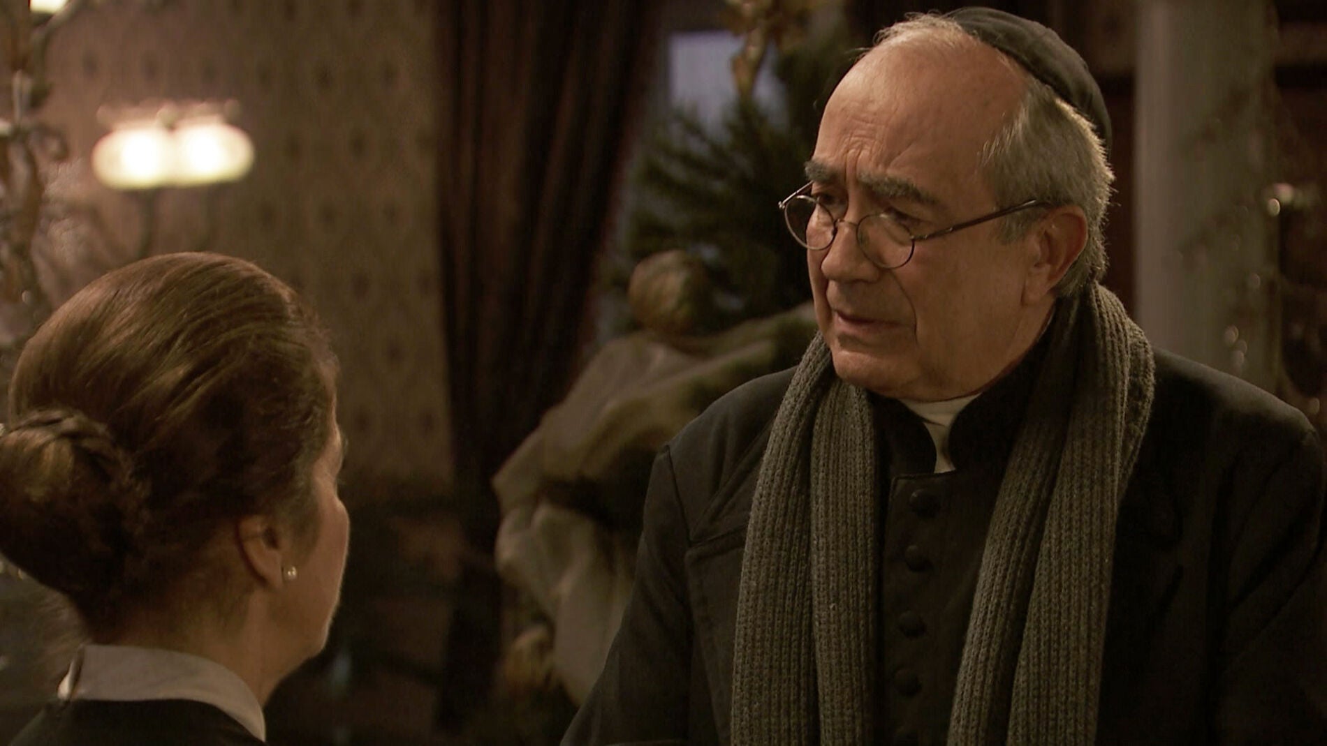 Don Anselmo sabe el secreto más amargo de Camila