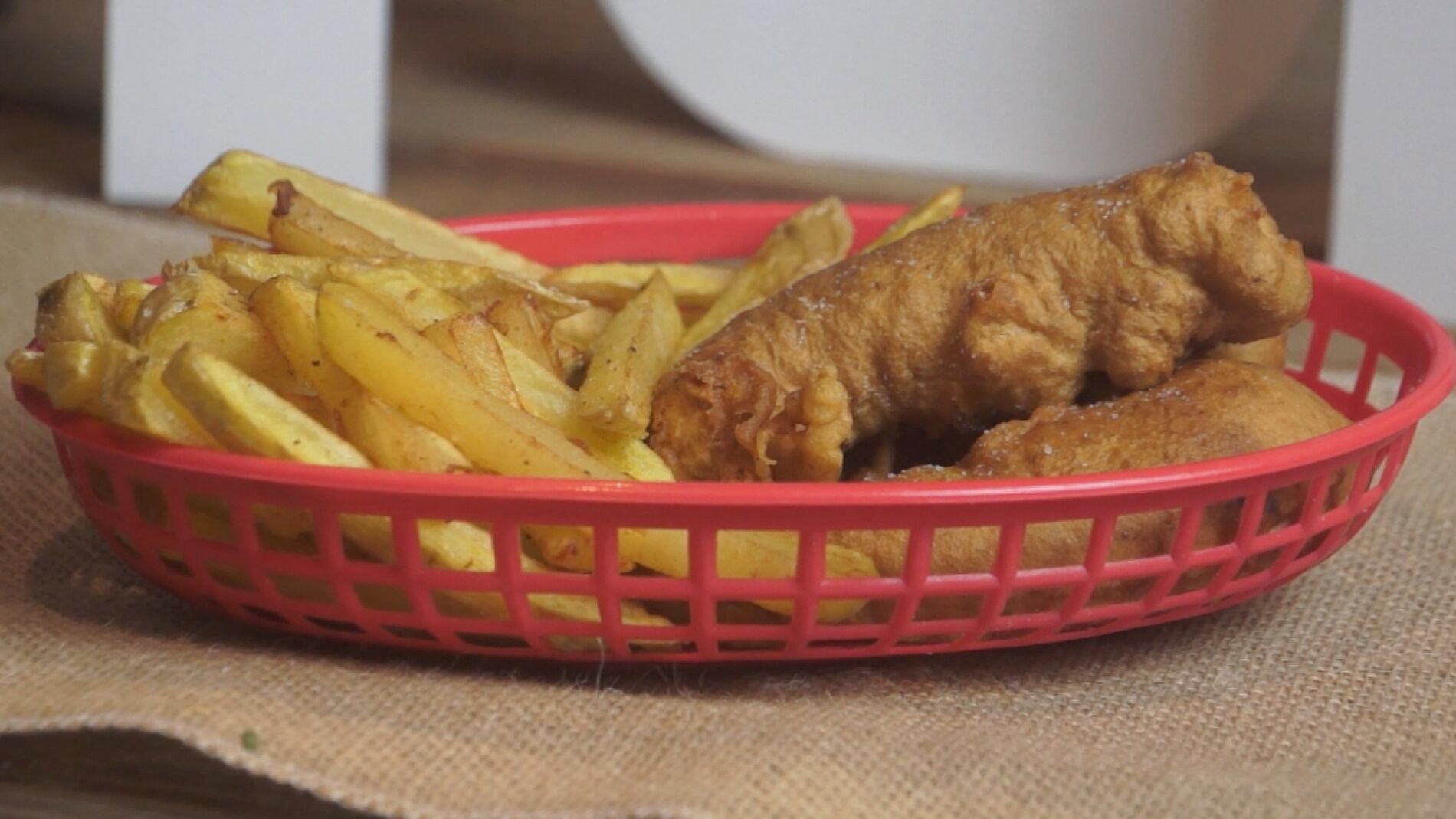 En Estados Unidos arrasan los CHURROS de POLLO. ¿Quieres ver cómo se hacen?