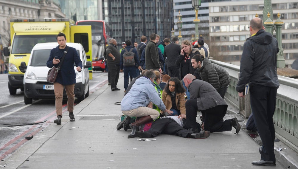 Antena 3 Tv Tres Muertos Tras Un Ataque En Londres