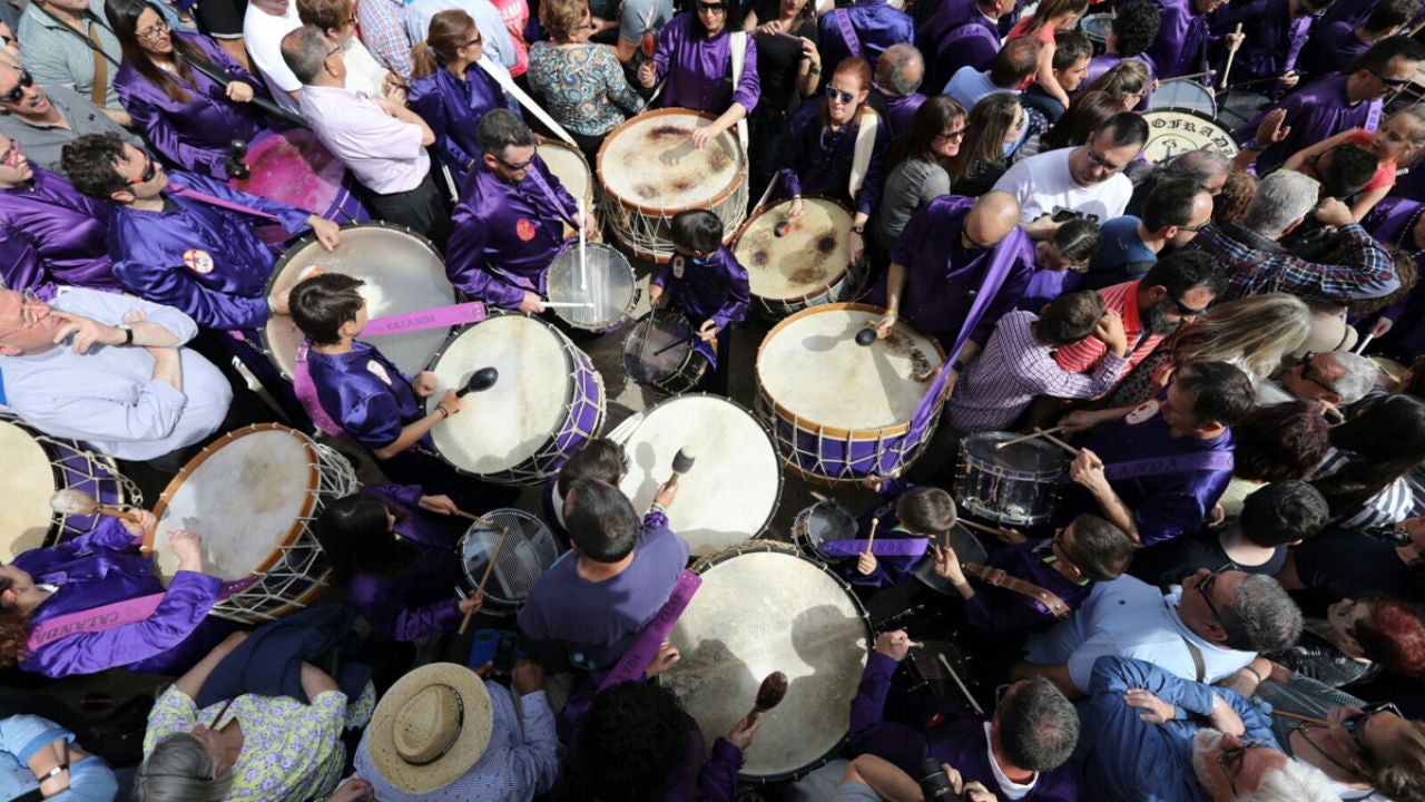 Calanda cumple con su tradicional 'rompida de la hora'