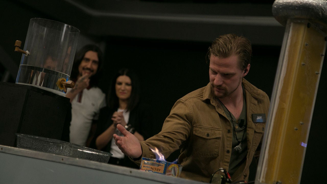 EL HORMIGUERO 3.0 - Jay Bowles dobla el fuego para Laura Pausini