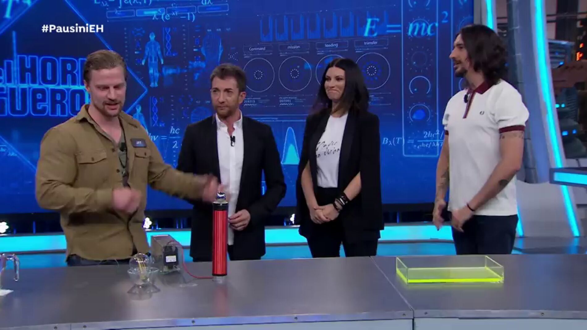 EL HORMIGUERO 3.0 - Laura Pausini crea luz inalámbrica junto a Jay Bowles