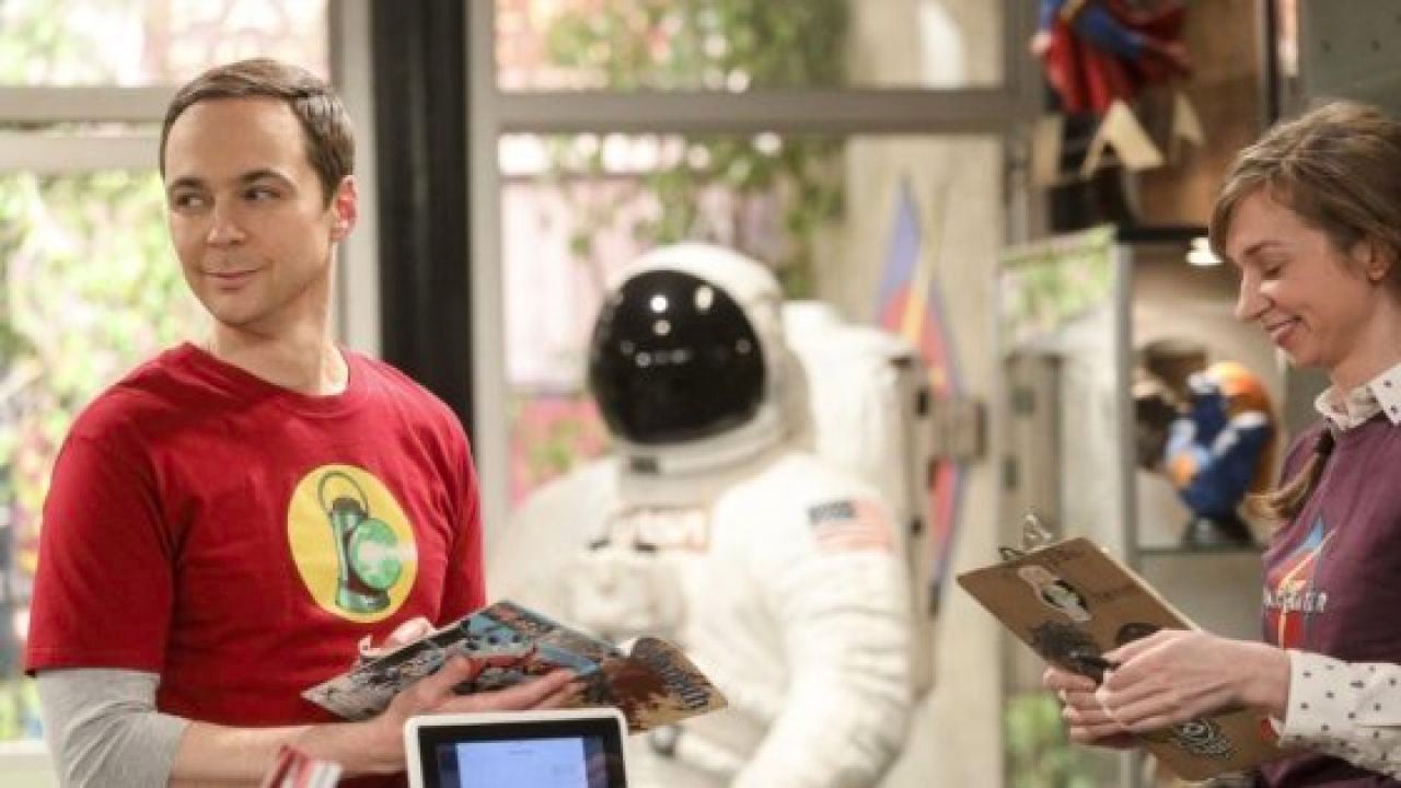 Sheldon Cooper lee cómics españoles en 'The Big Bang Theory'