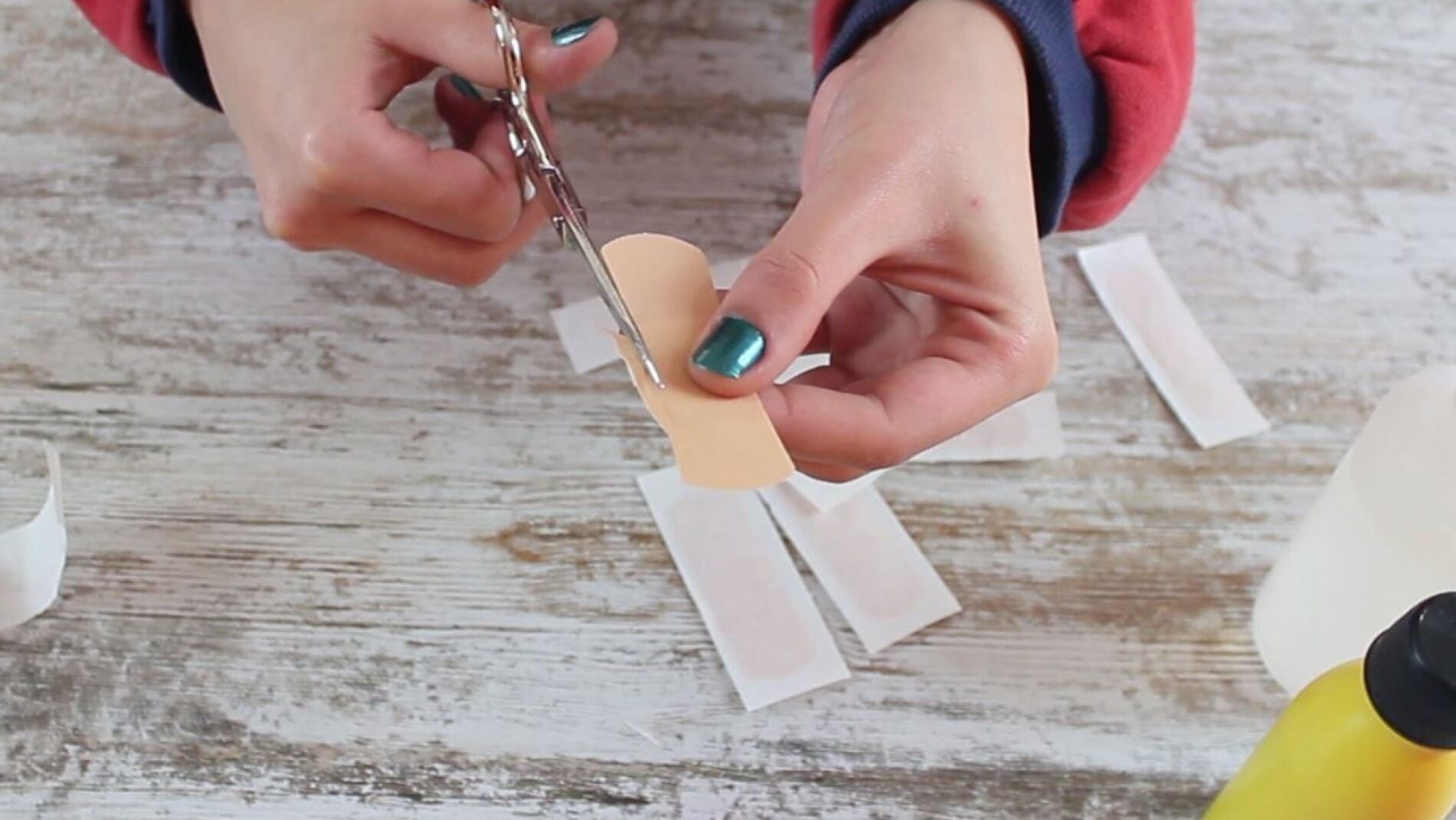 Esta es la manera correcta de ponerte una tirita (aunque nunca lo hayas ...