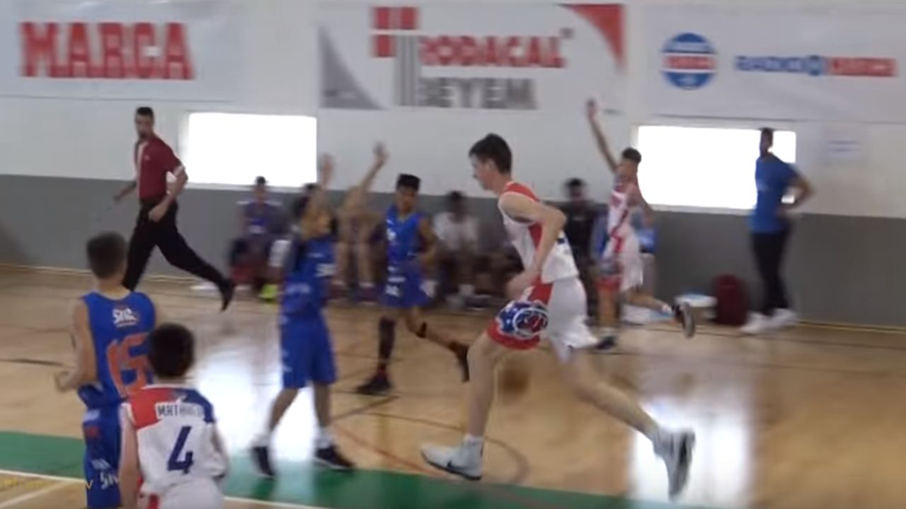 12 años y 2,13 de altura: así juega Oliver Rioux, el nuevo fenómeno ...