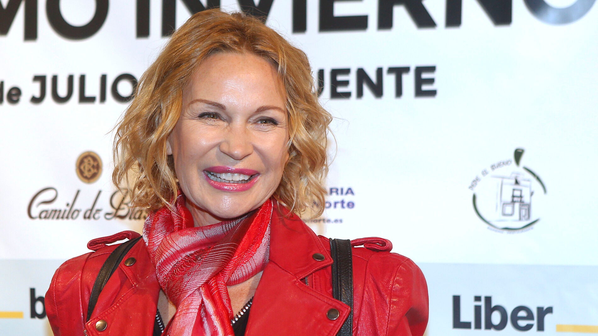 Marlène Mourreau posa por primera vez junto a su hijo