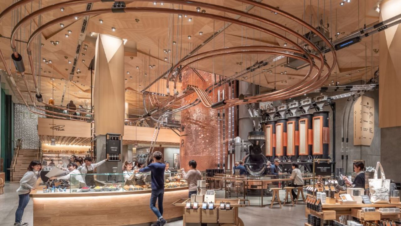 Starbucks abre el café más grande del mundo en Tokio