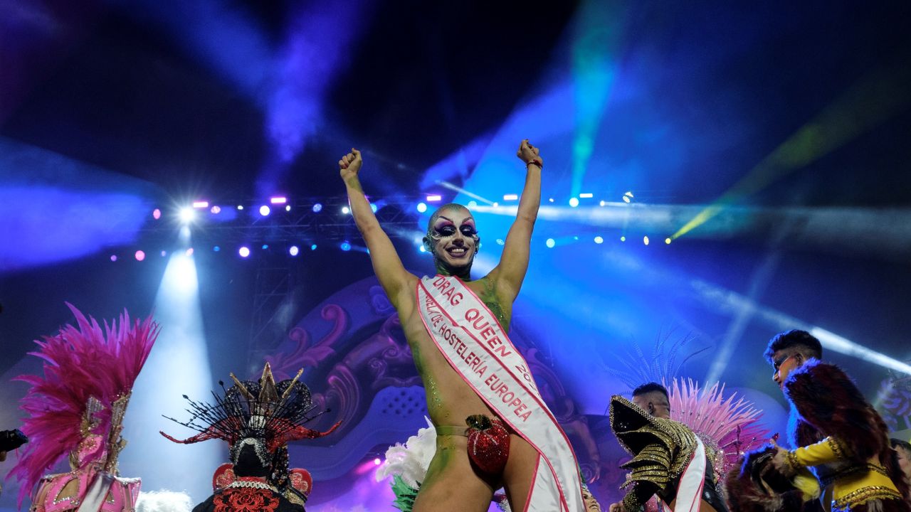 Actuación de Drag Sethlas, ganador de la Gala Drag Queen 2020