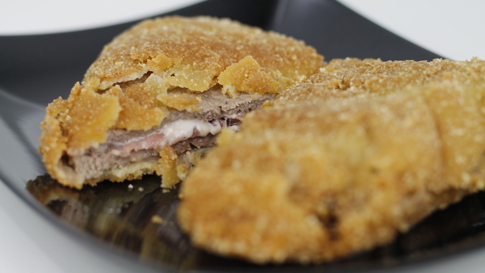 La receta para hacer cachopo de jamón serrano y queso, sin gluten y sin ...