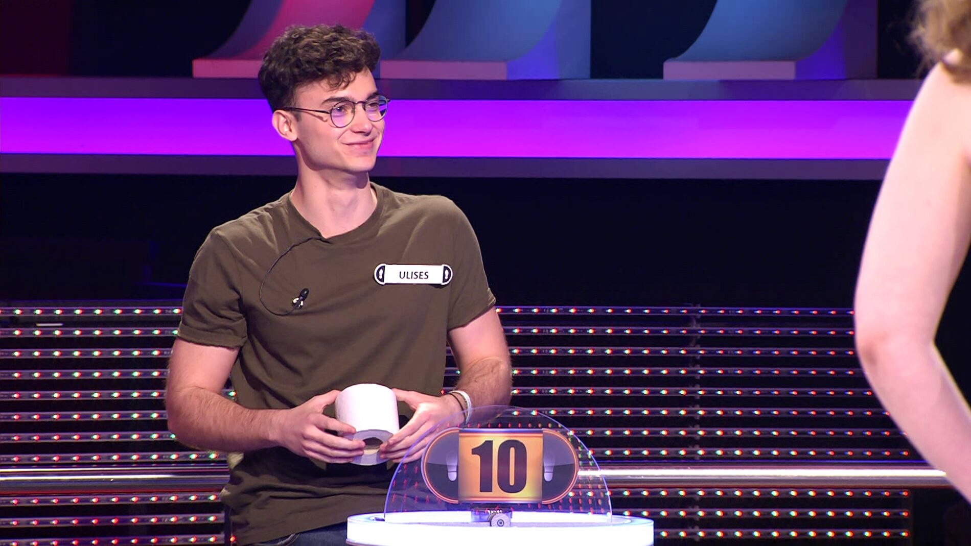 El temido reto viral de Ulises a Arturo Valls con un rollo de papel ...