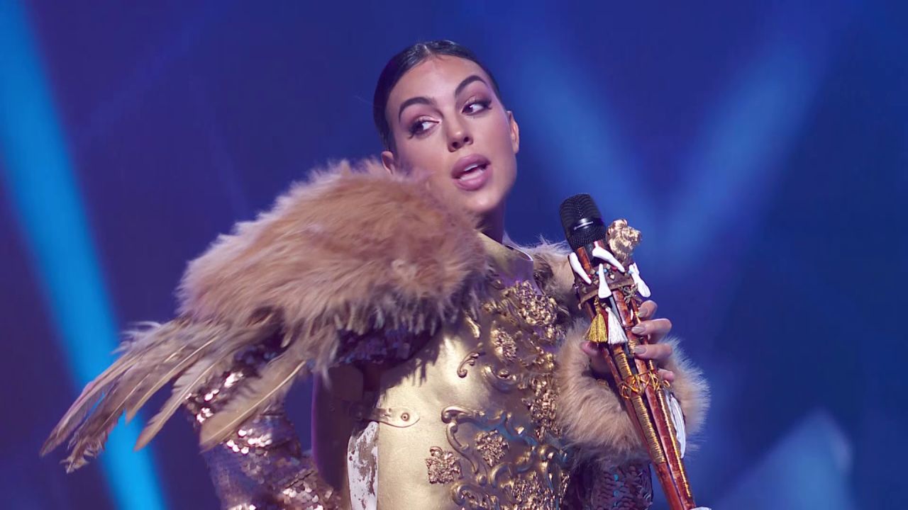 La Vecina Rubia cae en las redes de la pegadiza canción de Georgina ...