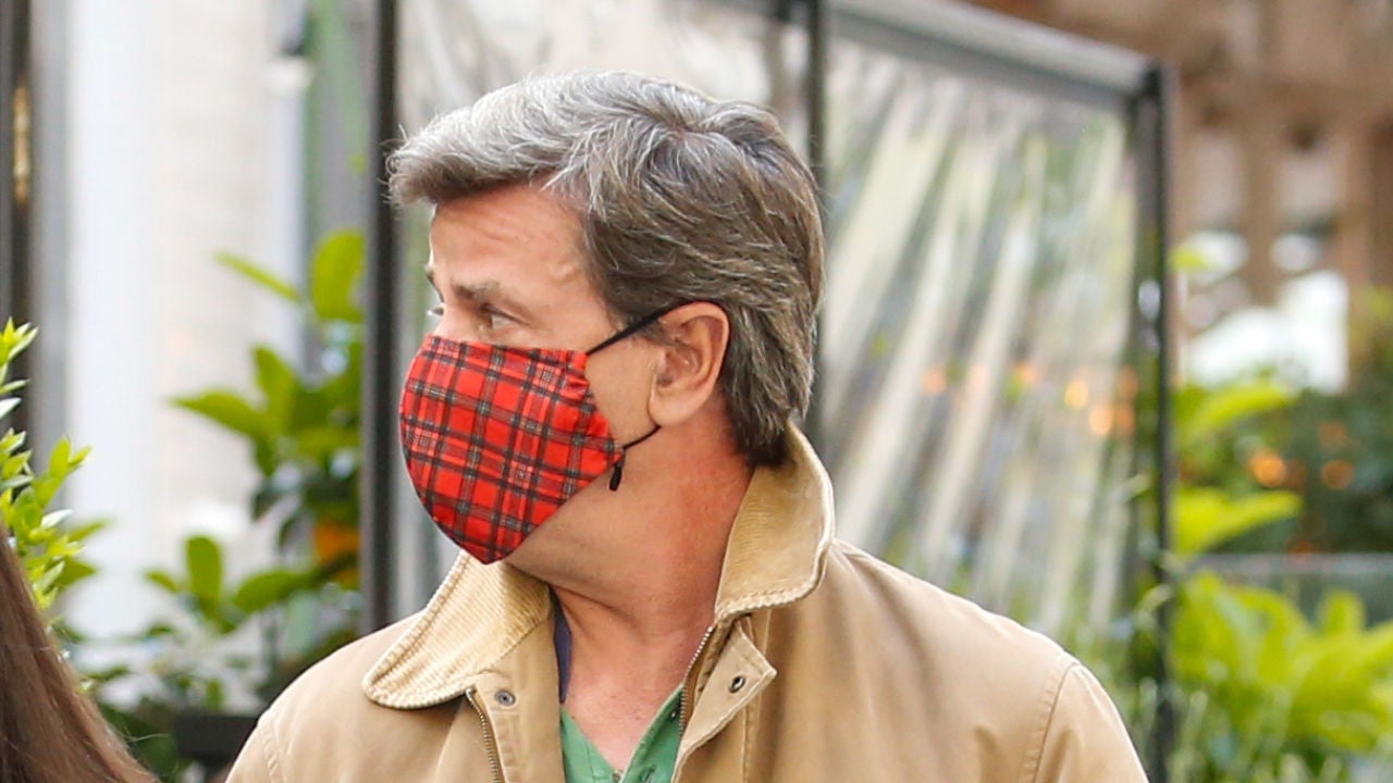 Cayetano Martínez de Irujo sale del hospital tras ser operado de urgencia