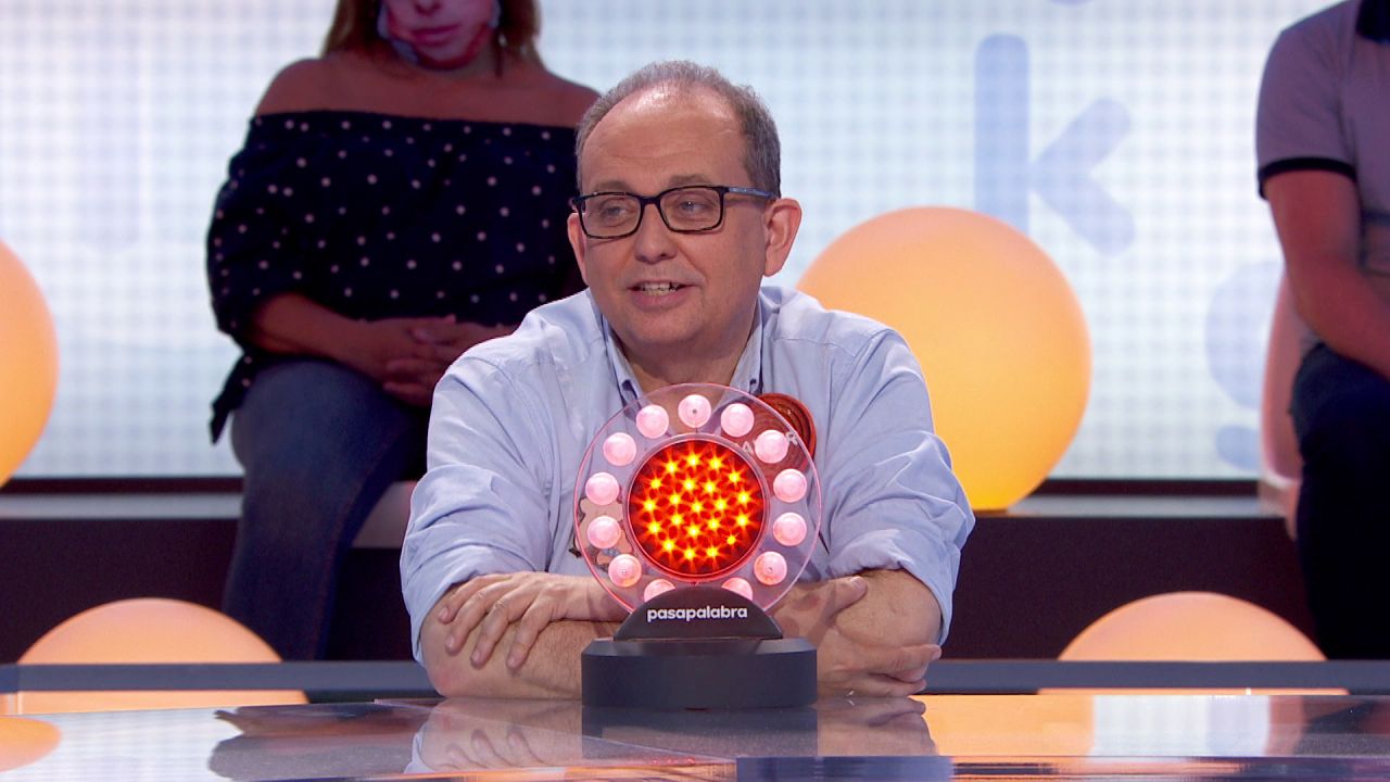 ¡Experto en cantar sin cantar! Javier clava ‘La chatunga’ en ‘La Pista’