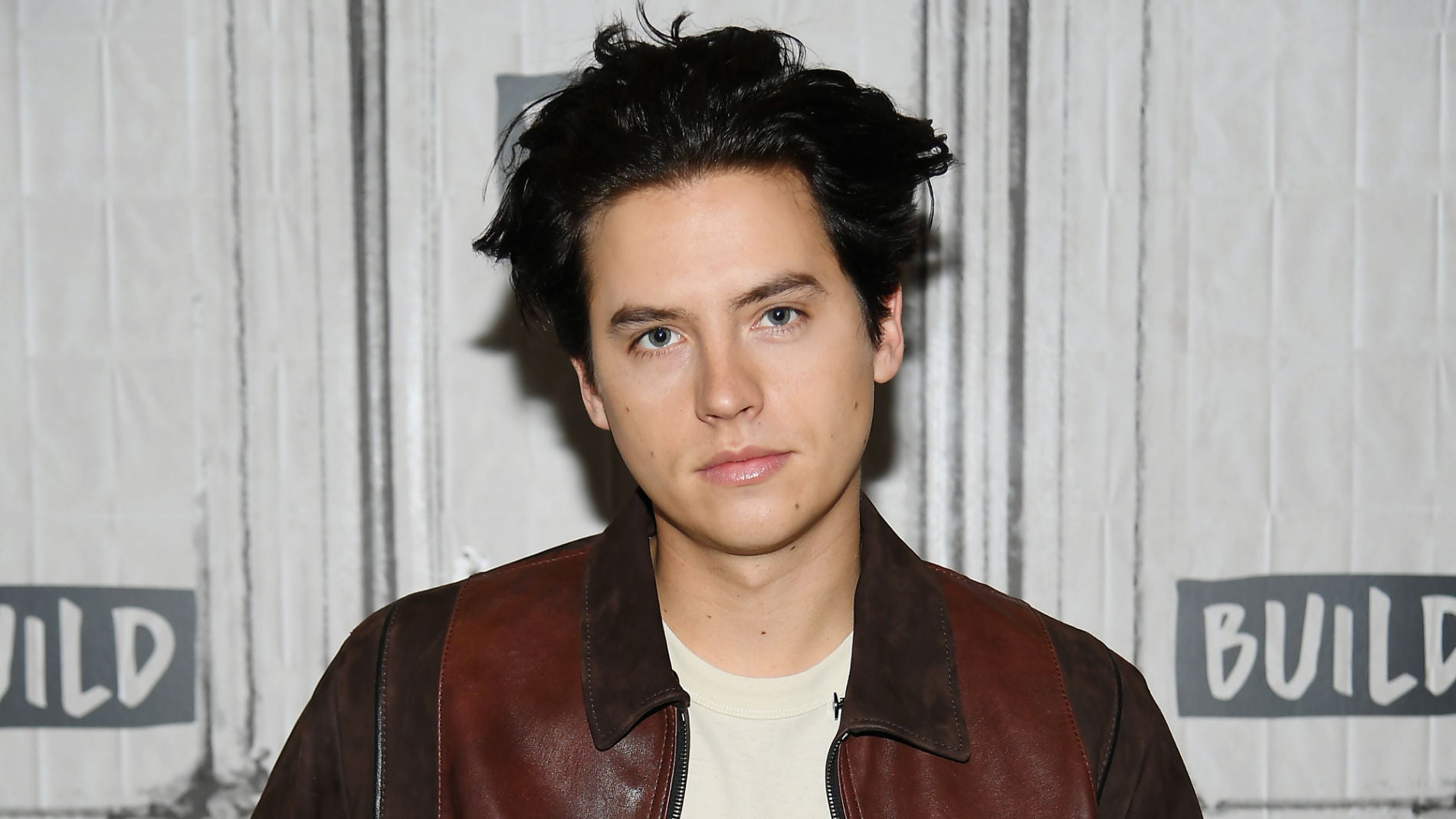 La foto con la que Cole Sprouse hace oficial su relación con su nueva ...