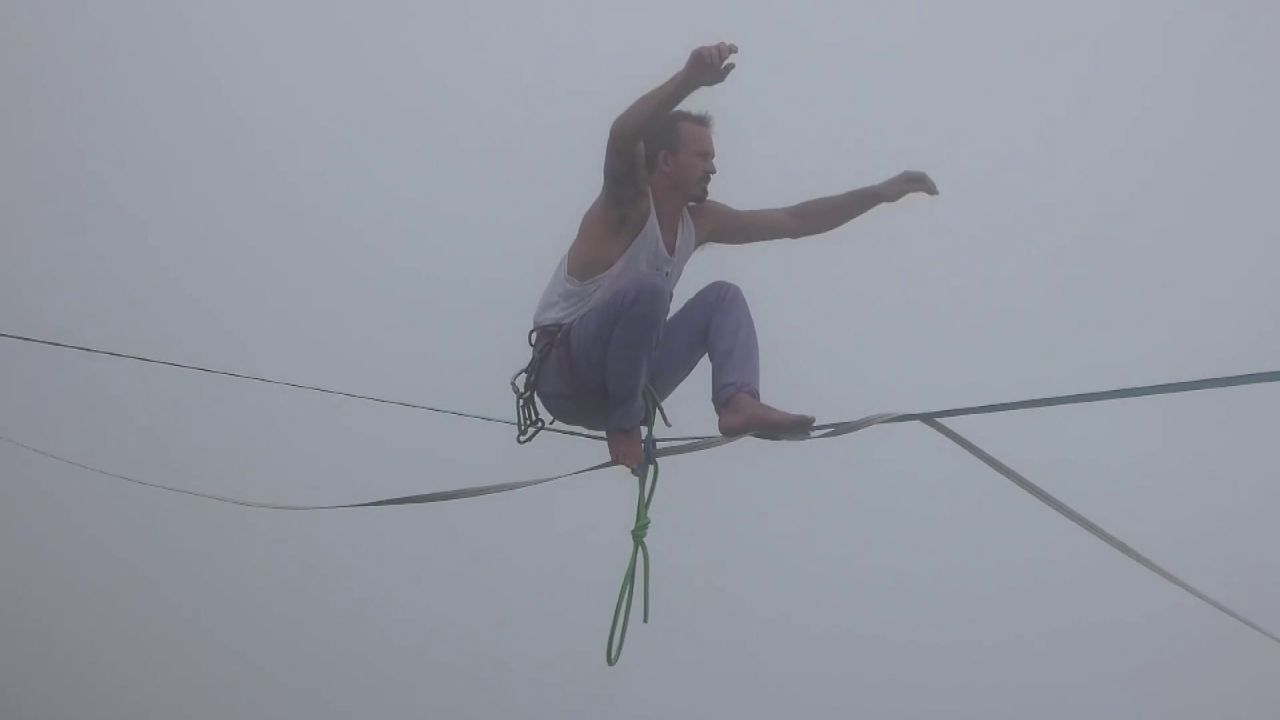 Festival de funambulismo en los Alpes suizos a 450 metros de altura