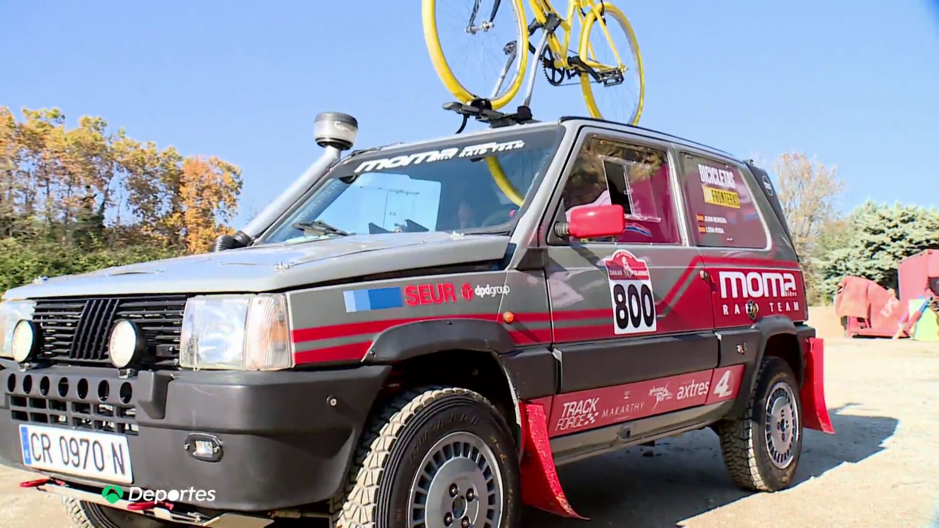El matrimonio que se ha propuesto acabar el Dakar Classic en un Fiat Panda