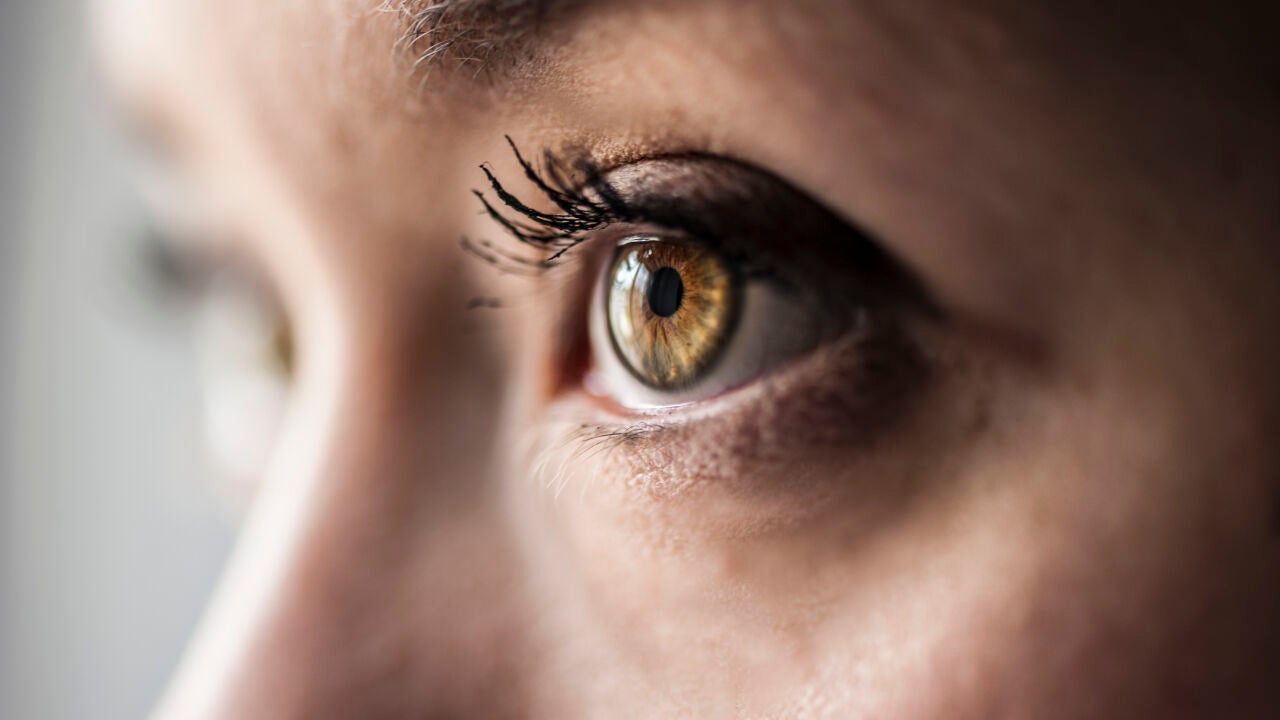 ¿Se puede cambiar el color de los ojos con biokinesis?