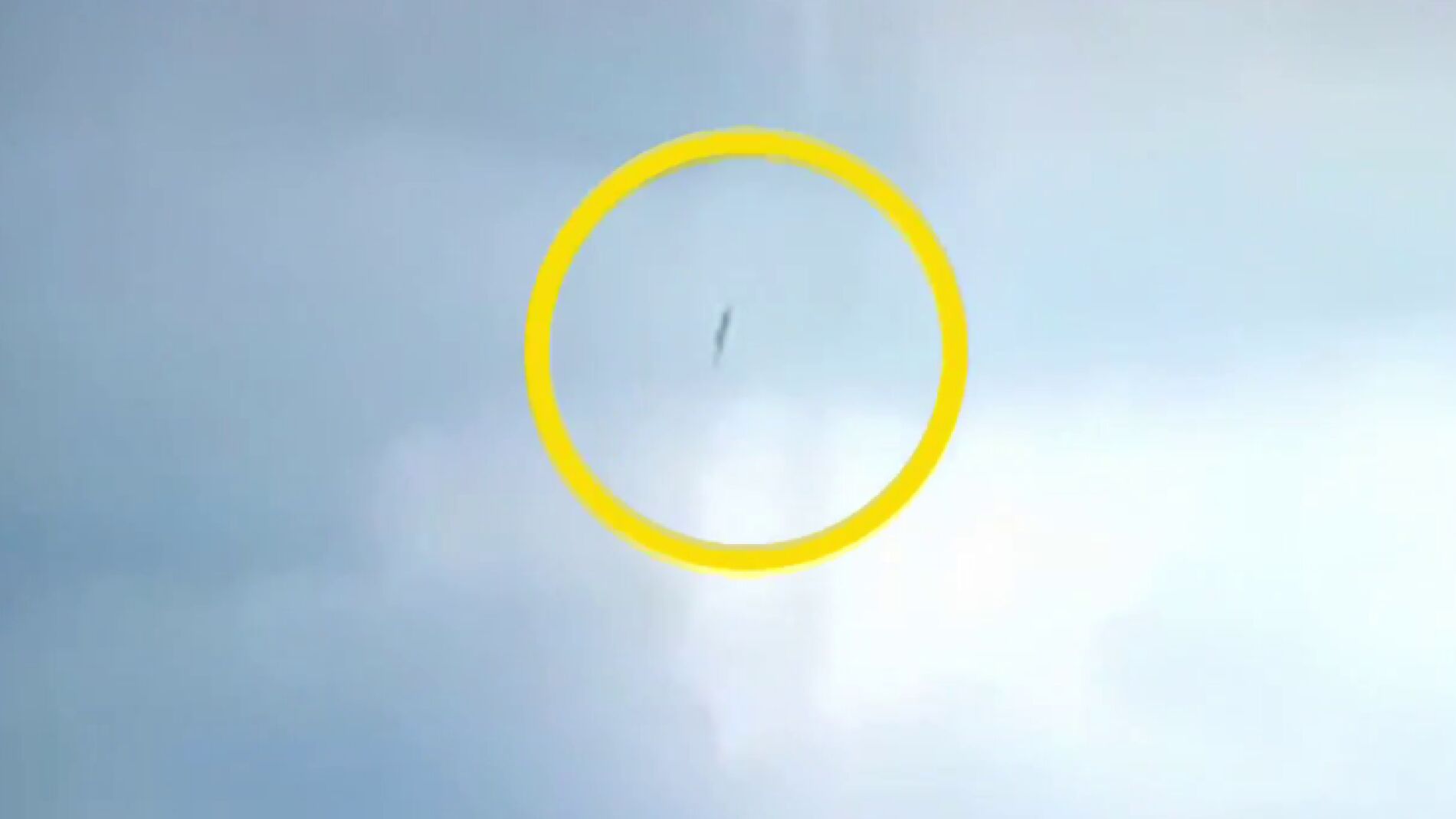 El impactante vídeo de la caída en picado del avión estrellado con 132 ...