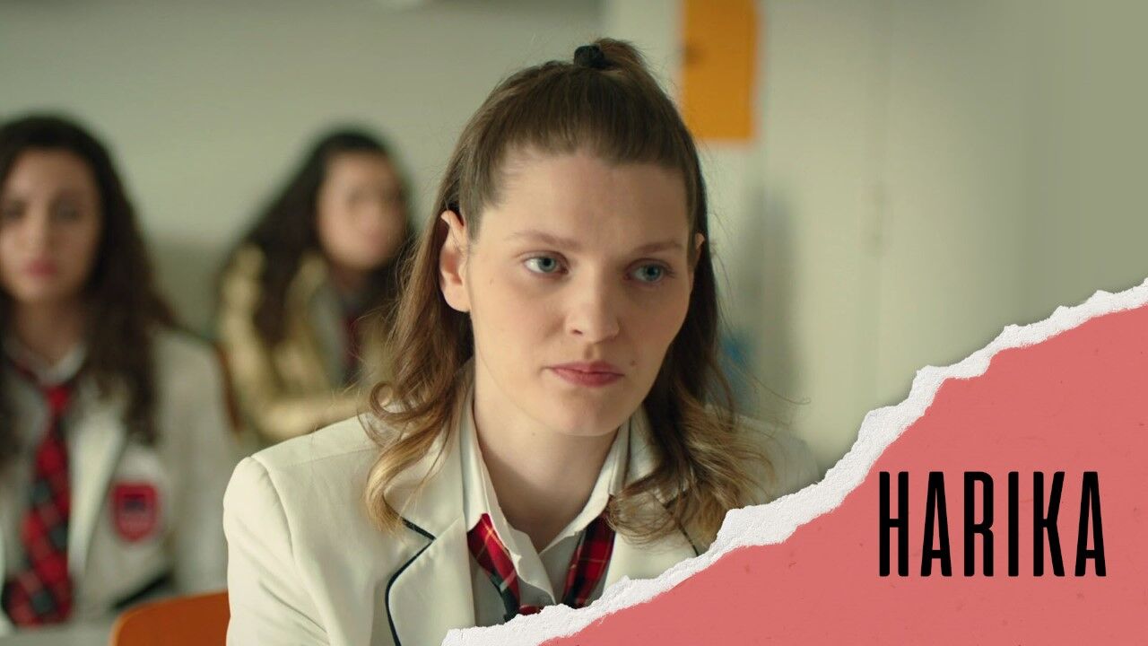 Gözde Türker es Harika