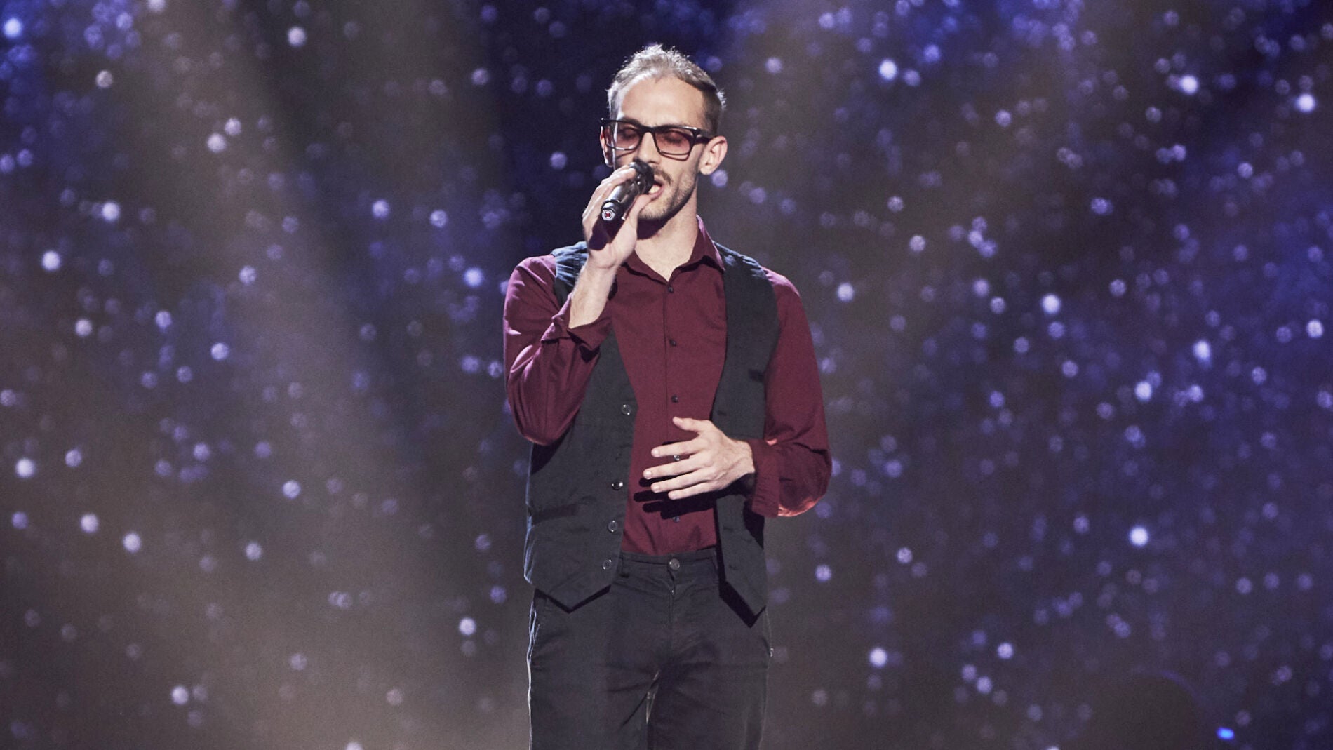 Álex León impresiona en ‘La Voz’ con su estilo crooner cantando ‘Summer ...
