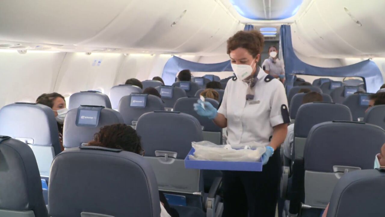 ¿Mascarillas en los aviones? Esto es lo que dicen los expertos