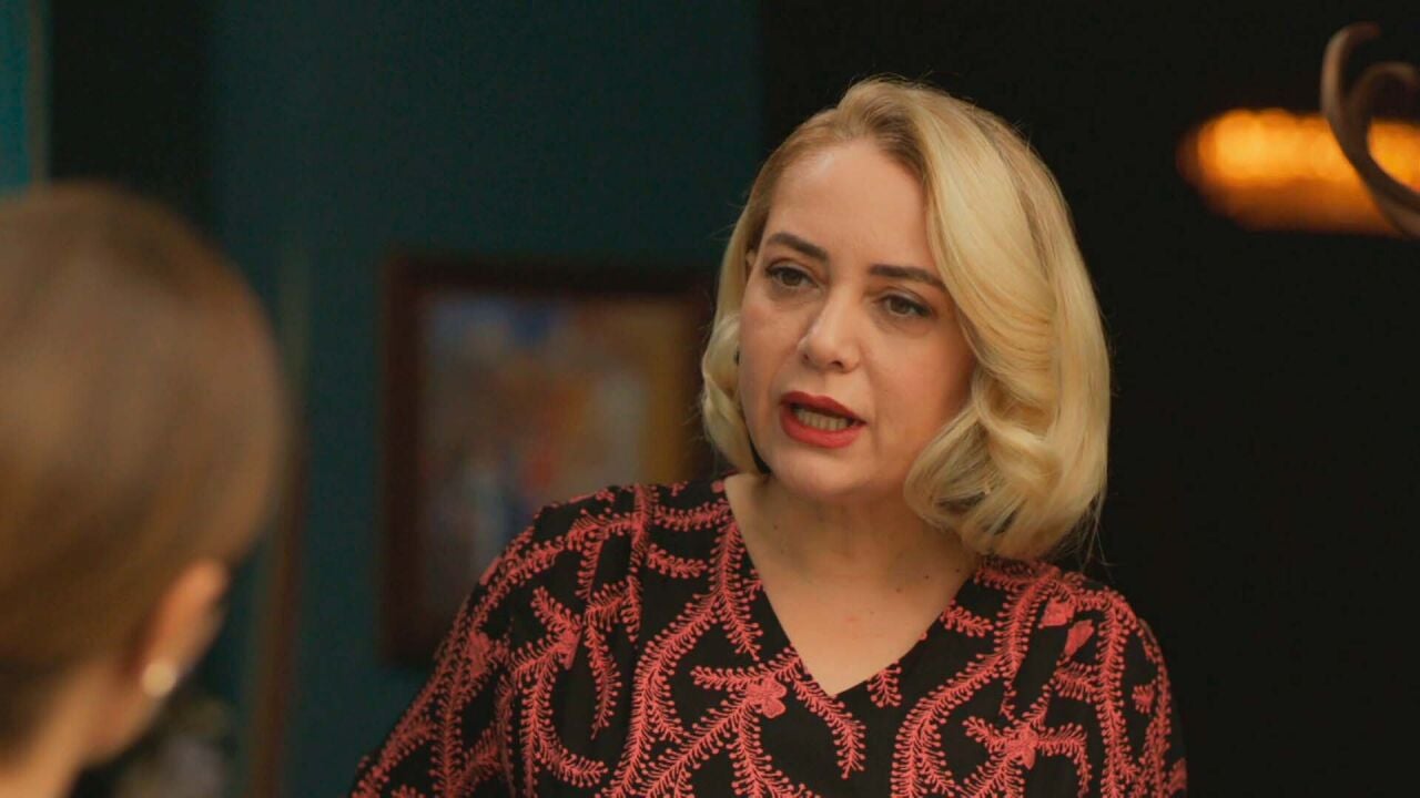 Züleyha echa a Sermin y Betül de la hacienda Yaman