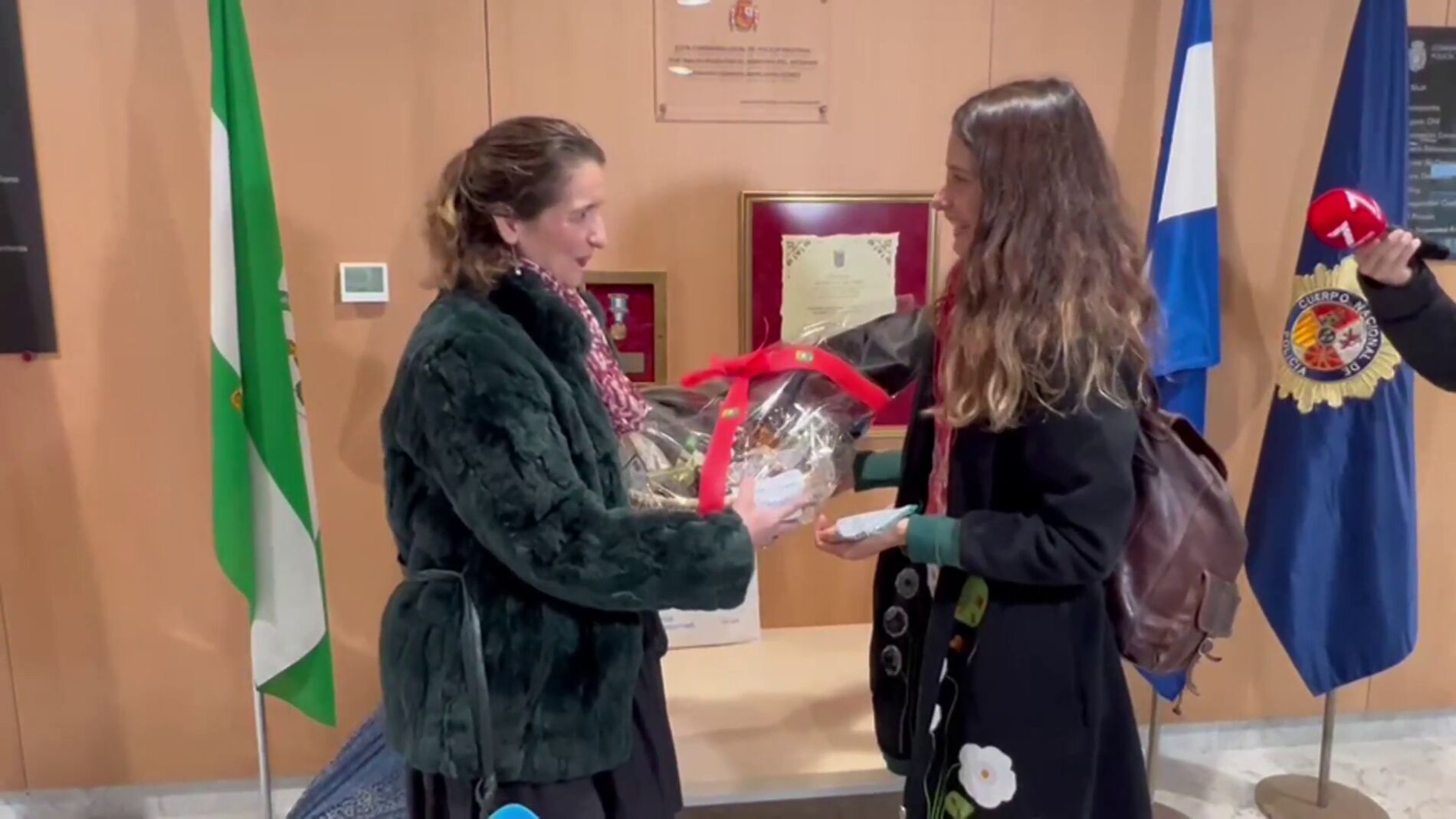 Una mujer de Jerez pierde su cartera con 1.600 euros y la recupera ...
