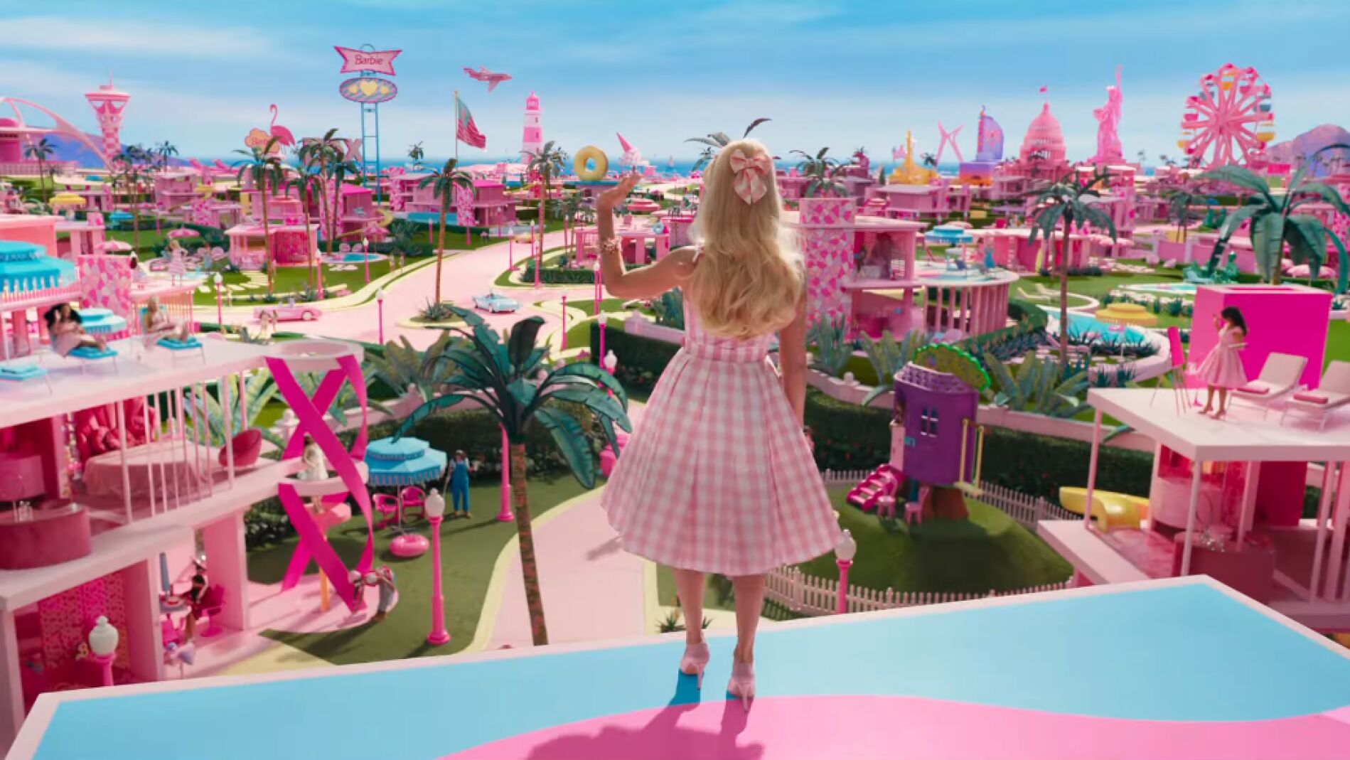 Primer tráiler de 'Barbie', con una Margot Robbie "gigante" y Ryan ...