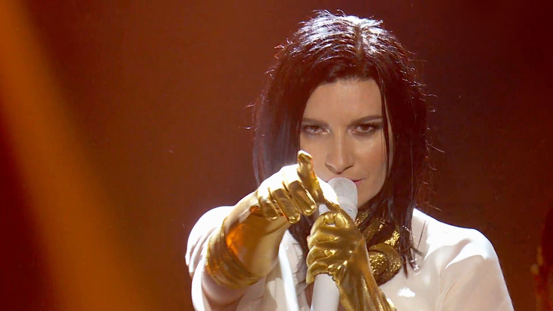 Laura Pausini impresiona interpretando ‘La caja’ en la Gran Final de ...
