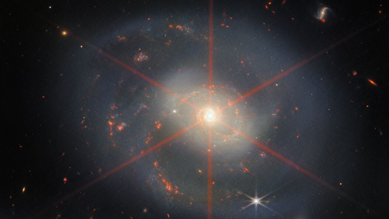 La increíble imagen de la galaxia espiral 'NGC 7569' captada por el ...