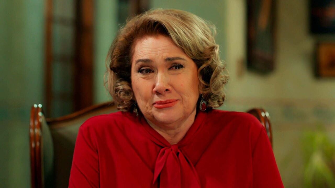 Lütfiye se entera de que Fikret está en la guerra del Líbano y le ...