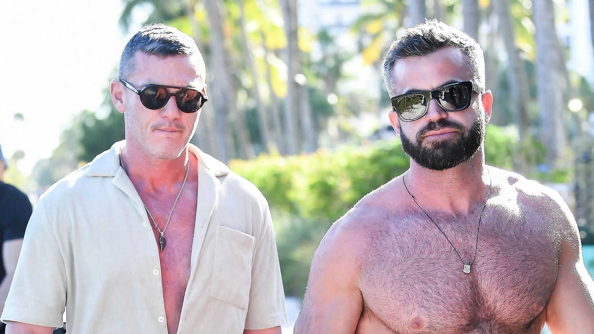 Luke Evans y su novio español presumen de cuerpazo en sus bañadores ...