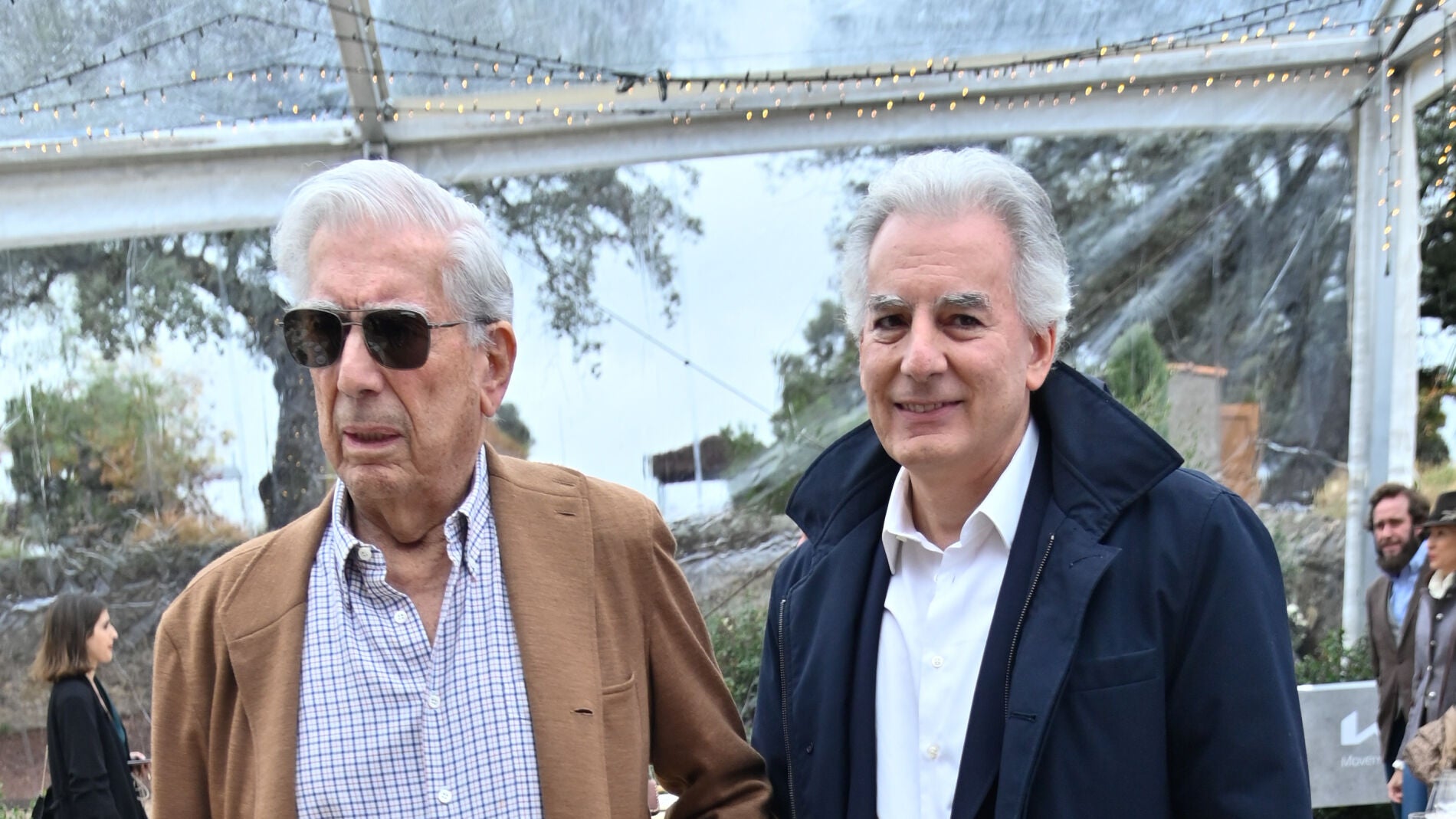 Álvaro Vargas Llosa niega haber publicado las fotos de sus padres ...