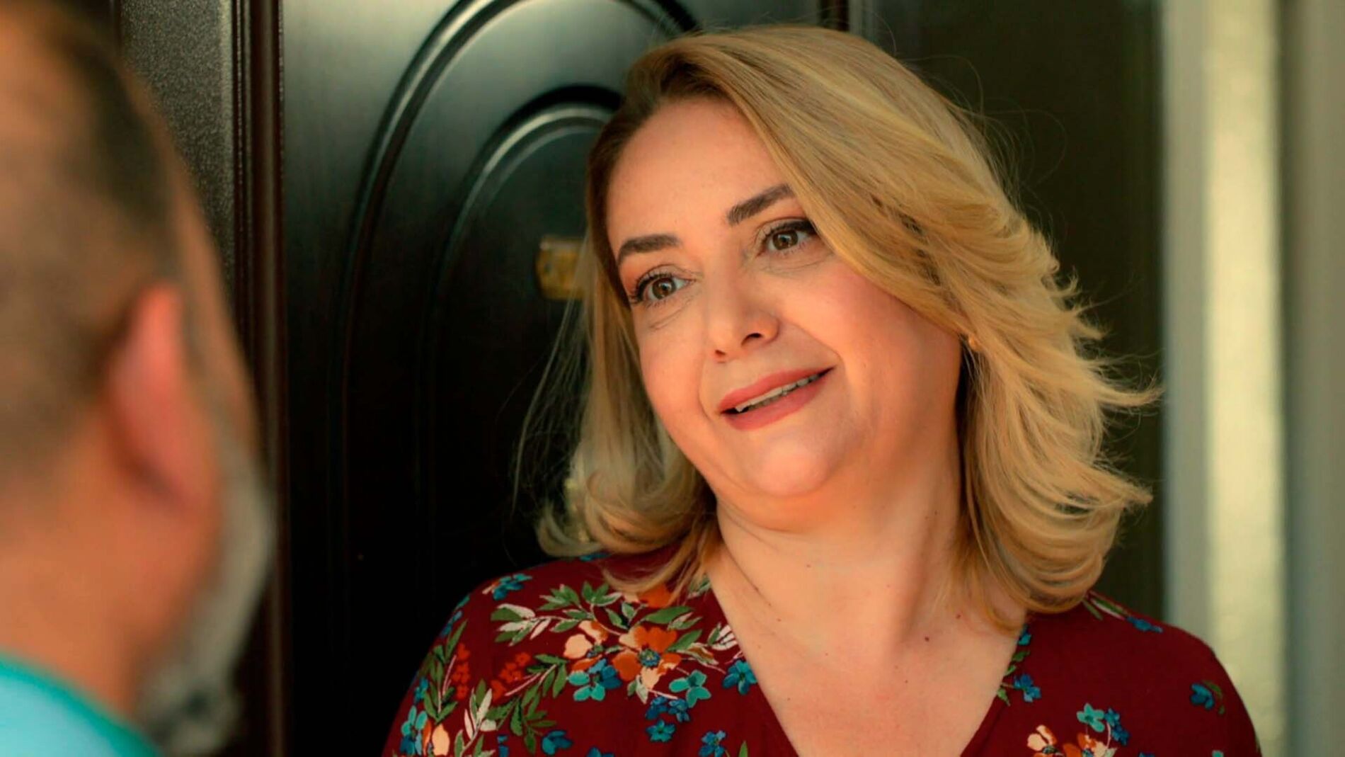 Sermin y Betül ocupan la casa de Füsun a sus espaldas... ¡Para ...