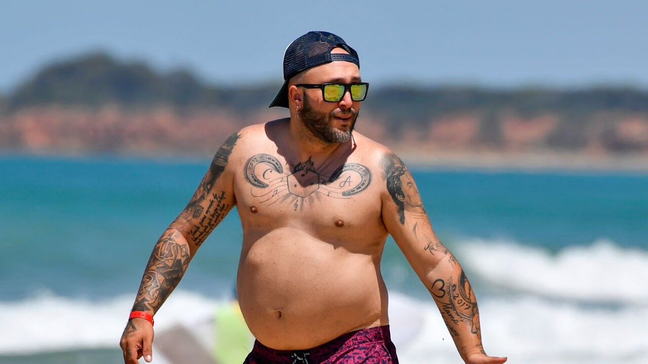 Kiko Rivera muestra cuántos kilos ha perdido ya tras el ictus