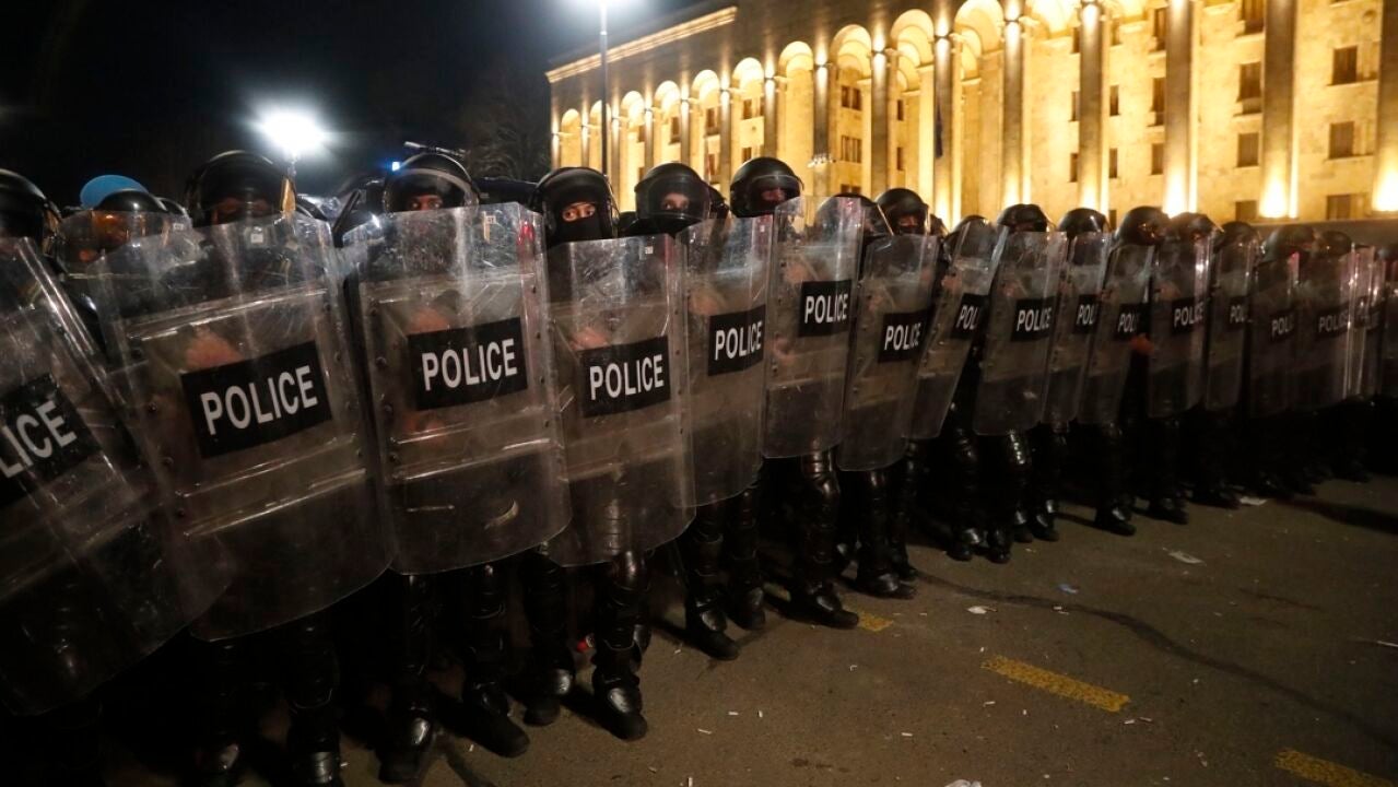 Decenas de detenidos y gritos contra Putin en las protestas en Georgia ...