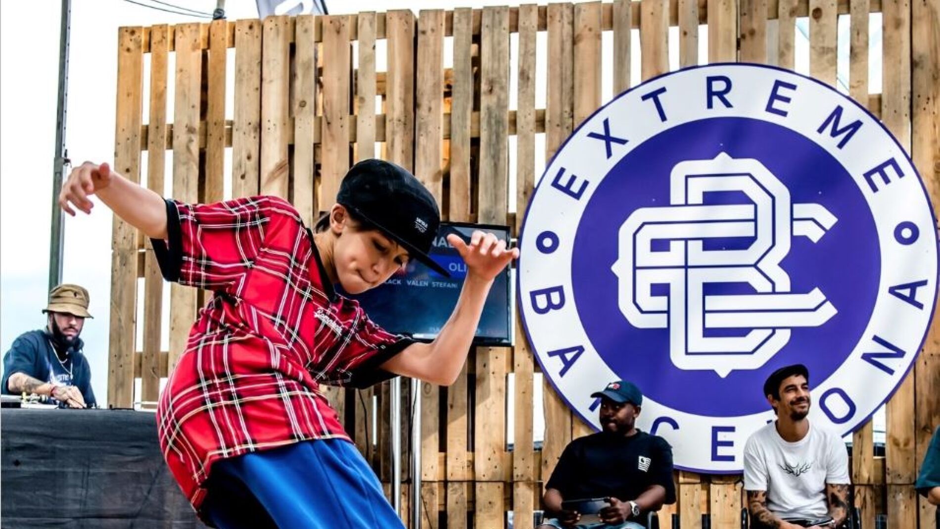 Mini Ali, la bailarina de break dance ourensana con talento XXL en una ...