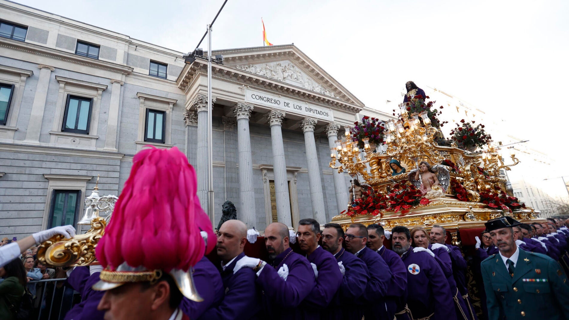 Así es el potente dispositivo de seguridad para blindar las procesiones ...